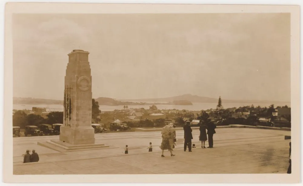 [Cenotaph Outside War Memorial Museum, Auckland] | Record | DigitalNZ