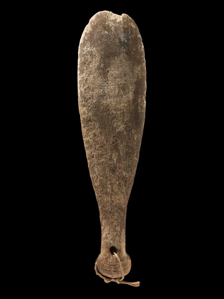 Patu parāoa (whale bone hand club) | Record | DigitalNZ