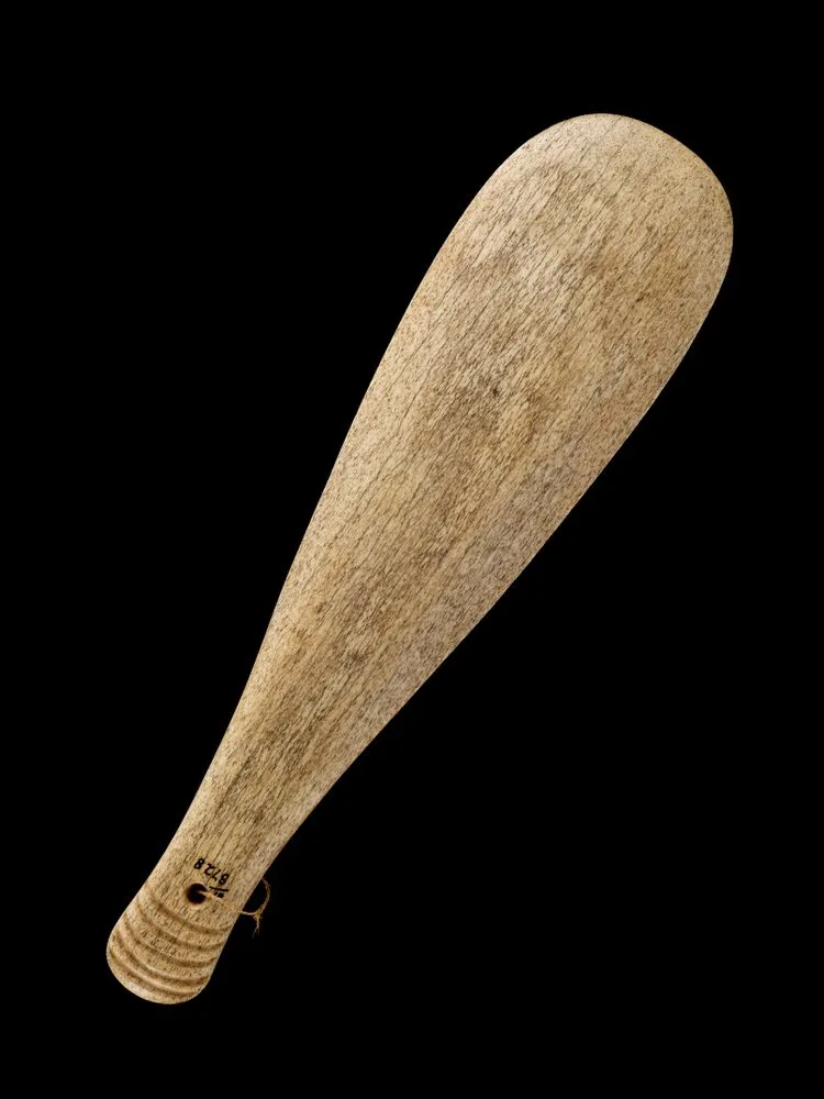 Patu parāoa (whale bone hand club) | Record | DigitalNZ