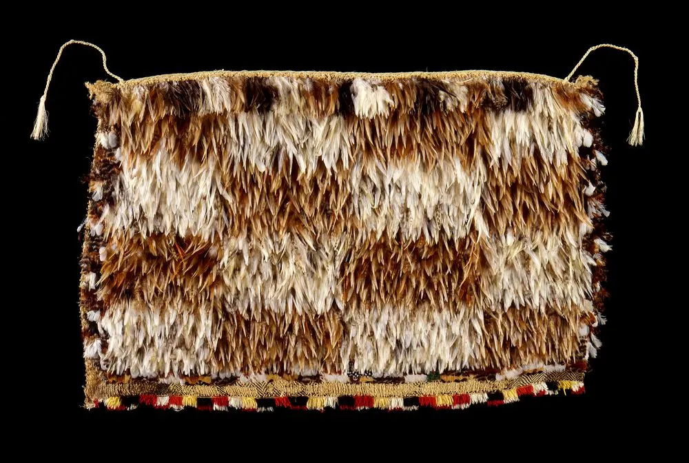 Kahu huruhuru (feather cloak) | Record | DigitalNZ