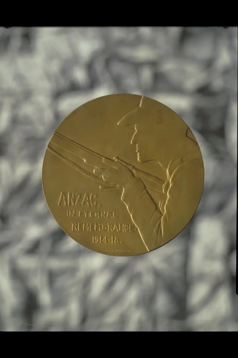 Anzac medal [realia] / | Record | DigitalNZ