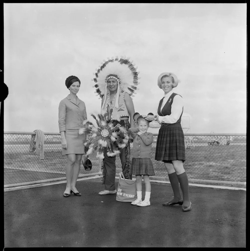 King Stabler, an Ōmaha Indian chief, hula dancer Merle Hazelman (left ...