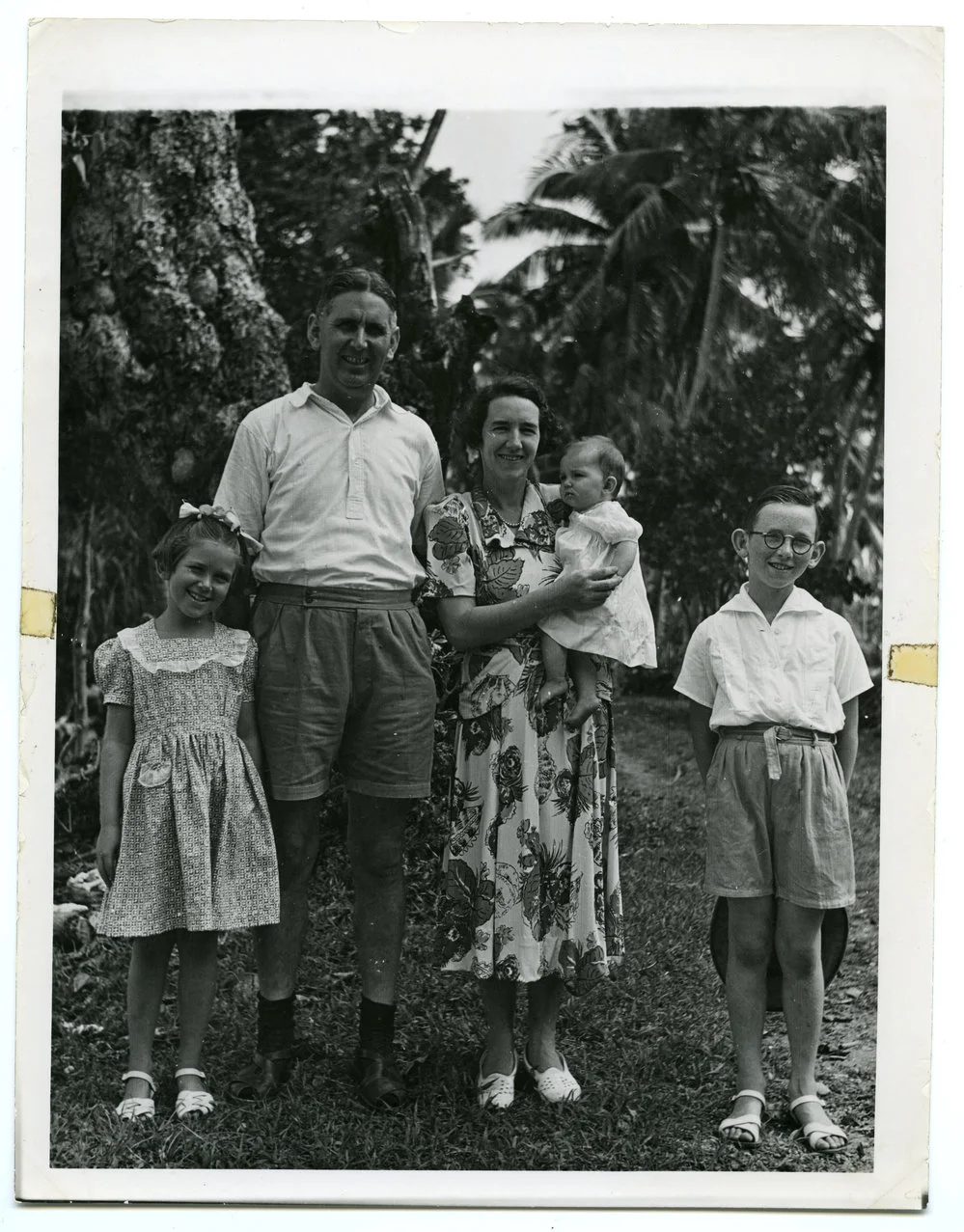 Rev. C. K. and Mrs C. M. Crump and family | Record | DigitalNZ