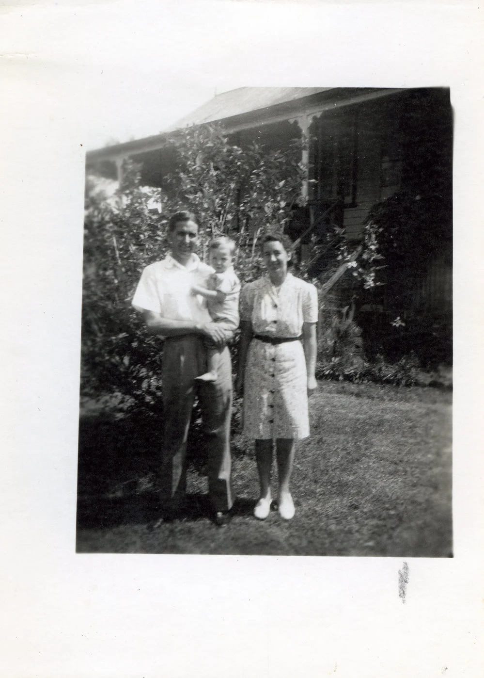 Crump family on Nguna | Record | DigitalNZ