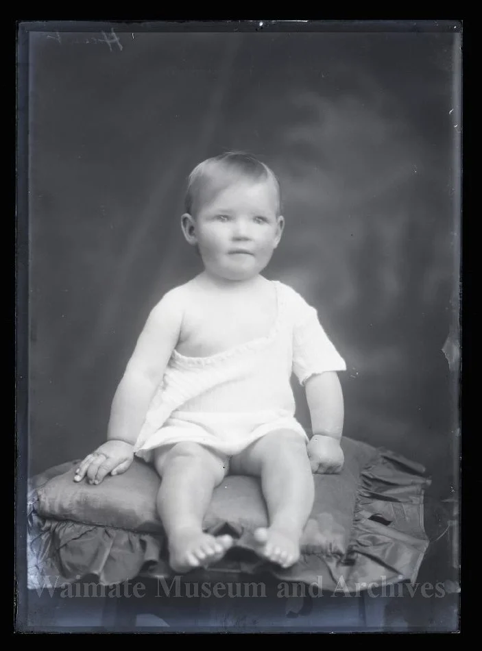 Hunt, child | Record | DigitalNZ