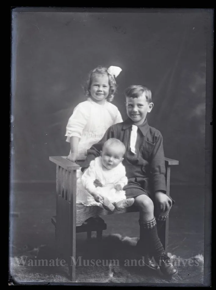 Mercer, three children | Record | DigitalNZ