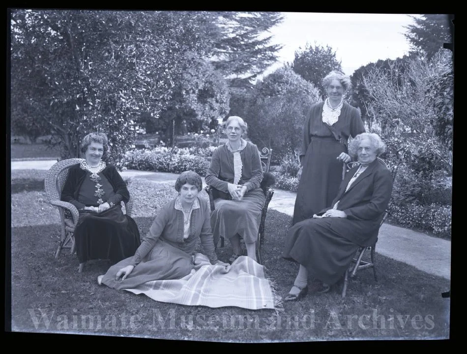 Butcher family photo | Record | DigitalNZ