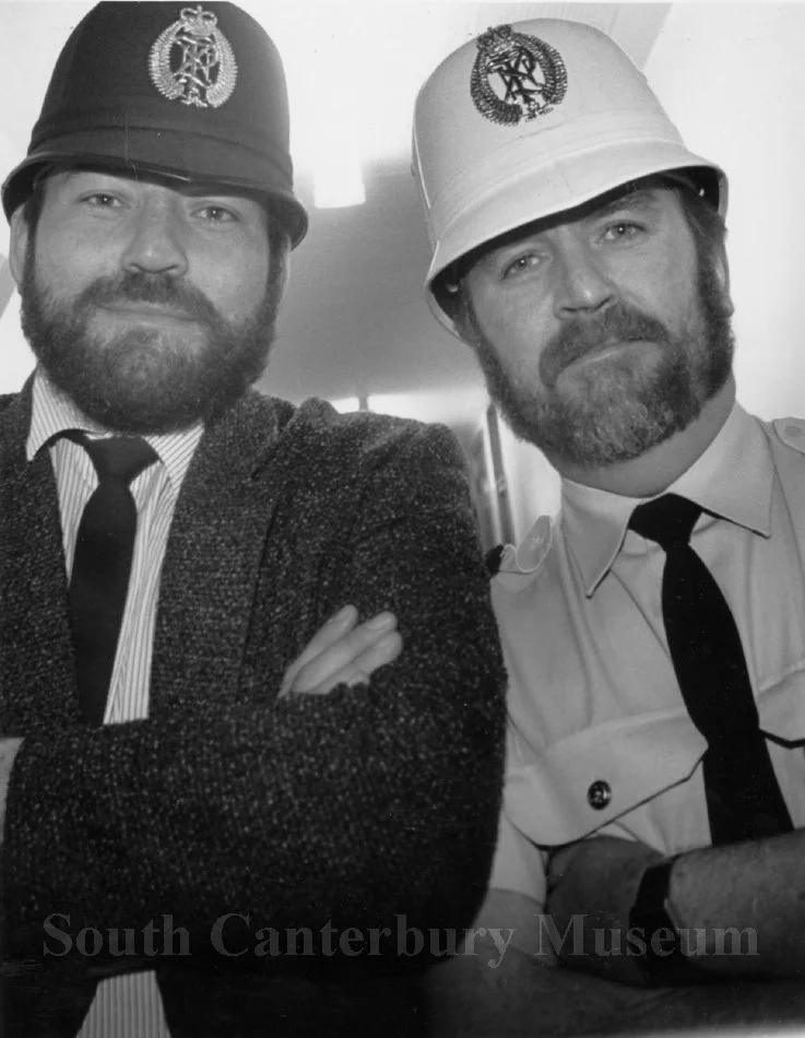 [Detectives Wayne McCoy and Geoff McCambridge] | Record | DigitalNZ