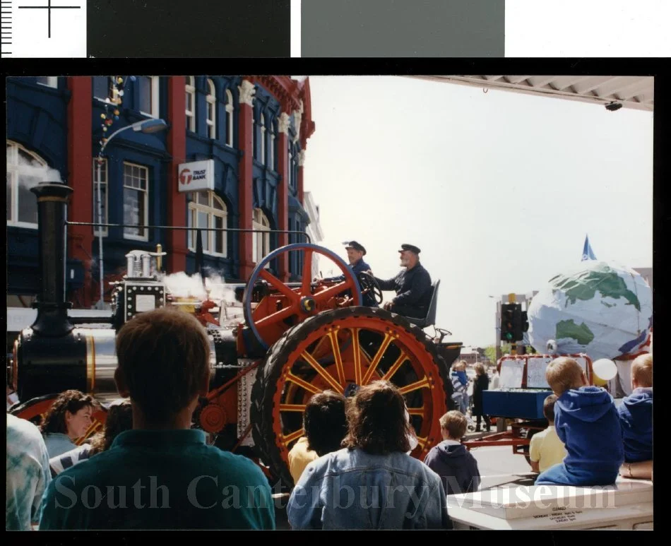 [Christmas parade, Timaru] | Record | DigitalNZ