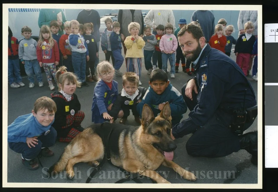 Constable Laurie McNeill and 'Finn' with students | Record | DigitalNZ