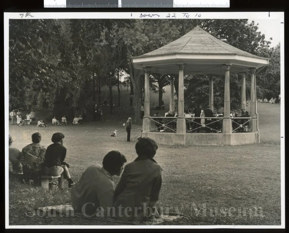 Timaru Municipal Band performing in the Timaru Botanic Gardens | Record ...