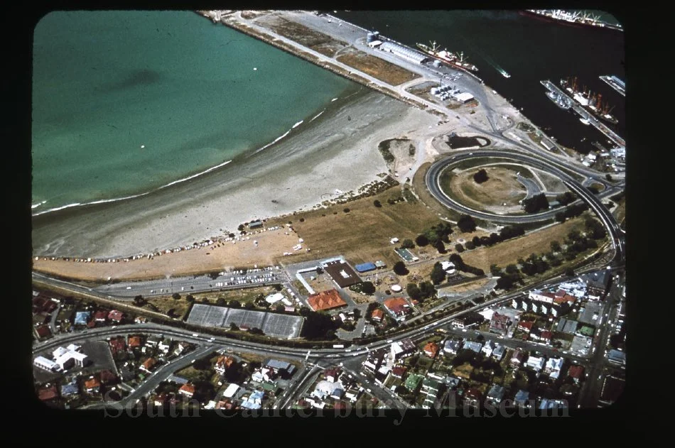 TU 26 : Aerial view of Timaru Harbour, including reclamation, the Port ...