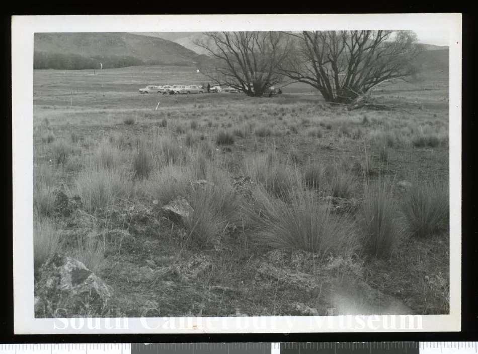 Outcrop of Quartzite once used as quarry for tools by moa hunters | Record | DigitalNZ