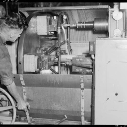 Shell 2 pdr | Record | DigitalNZ