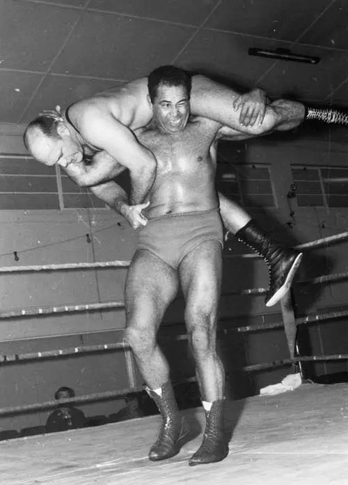 John da Silva wrestling Willem Hall, 1969 | Record | DigitalNZ