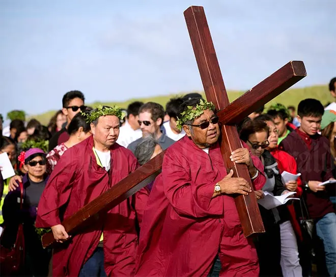 Religious observance: Carrying the cross | Record | DigitalNZ