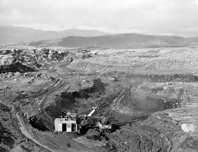 Loading coal | Record | DigitalNZ