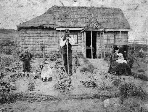 Lister family in their garden | Record | DigitalNZ