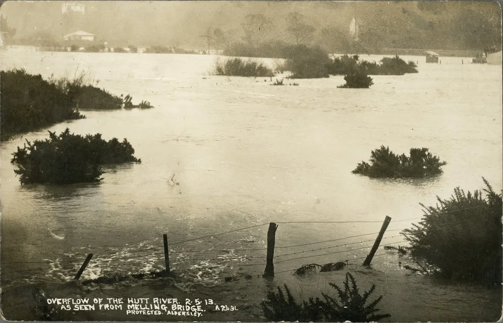 Flood, 1913; Te Awa Kairangi / Hutt River, as seen from Melling bridge ...