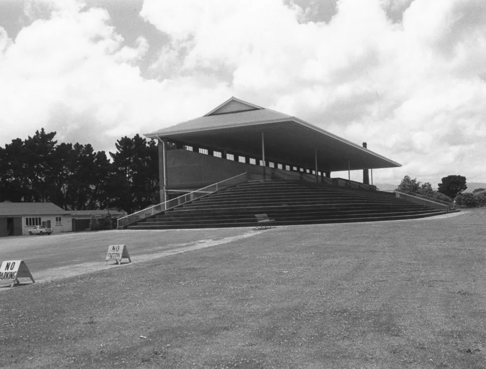 Trentham racecourse; St Leger stand (demolished 1999). | Record | DigitalNZ