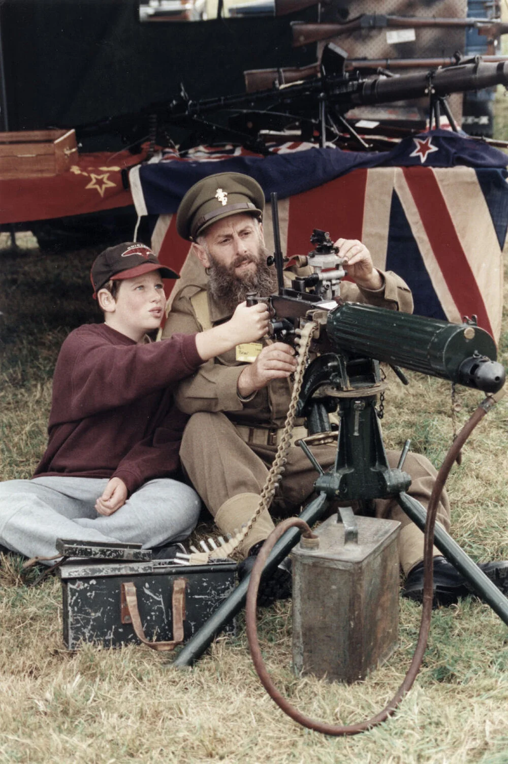 Anzac Day 1998; Vickers .303 machine gun and other guns on display ...