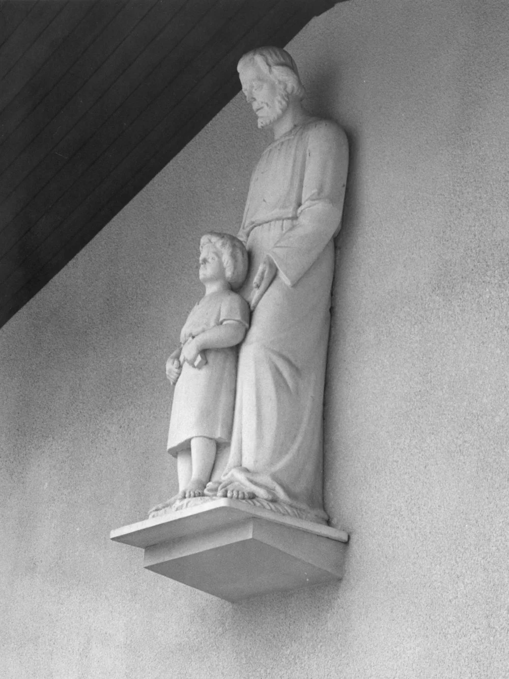 St Joseph's Catholic Church of 1965, Upper Hutt statue, October 1981 ...