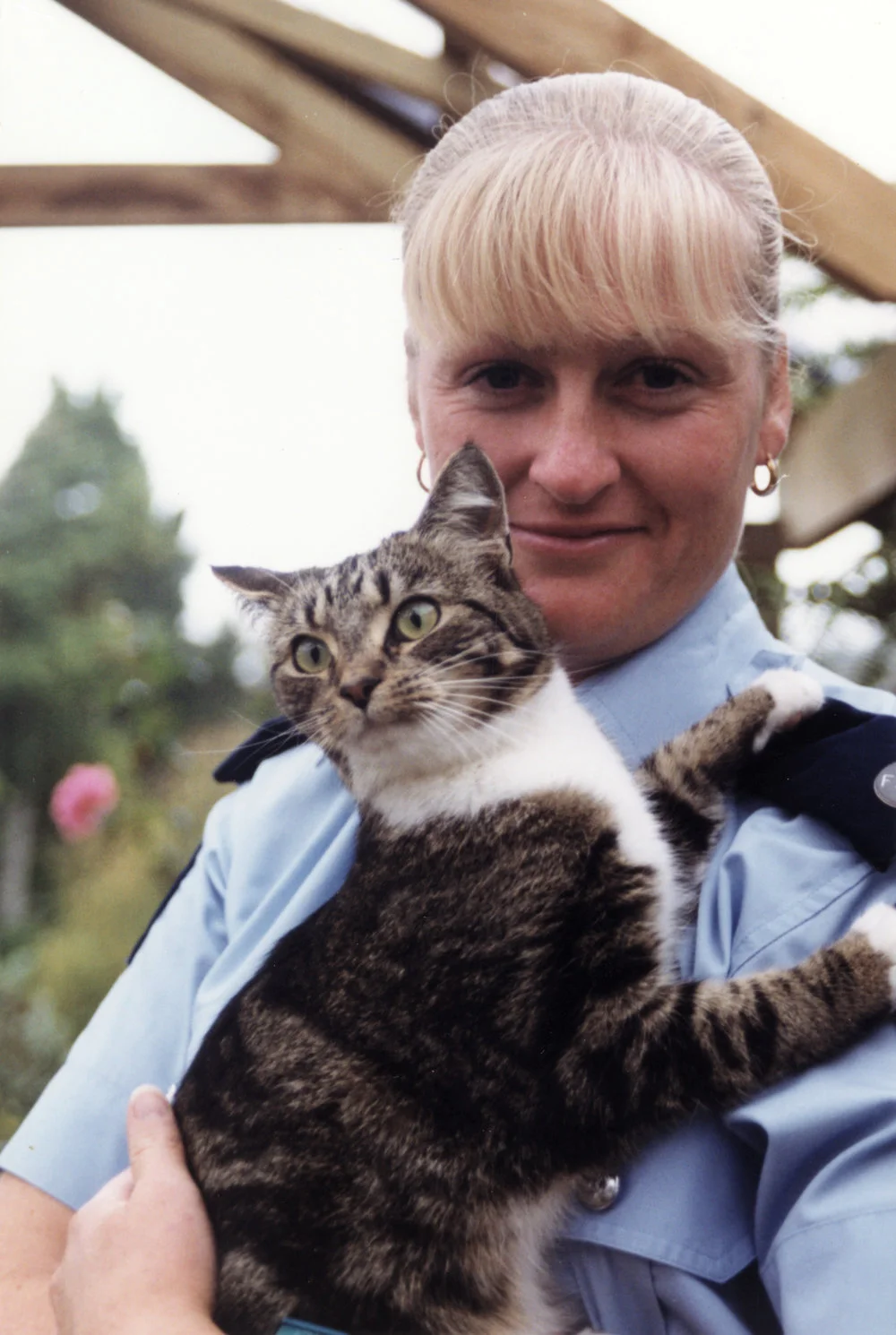 Constable Denise Kenealy and Elmo. | Record | DigitalNZ