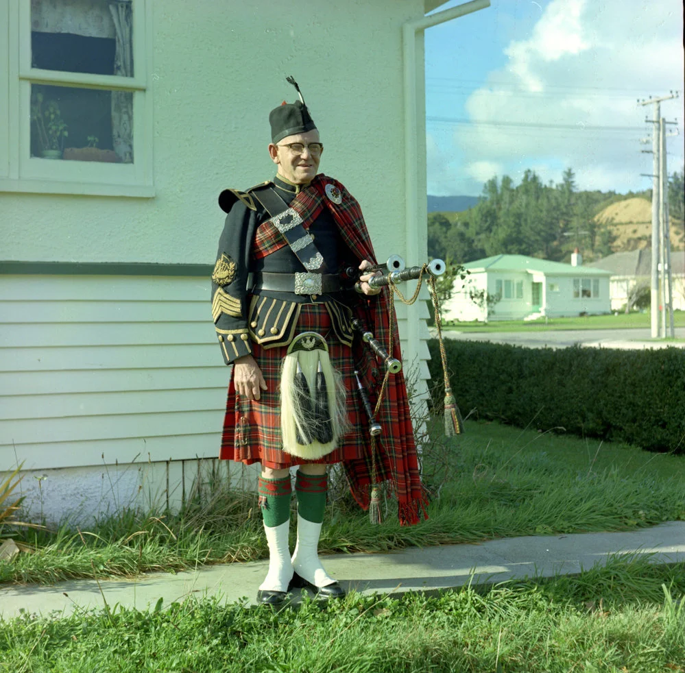 Harris; Charles Harris, pipe major? | Record | DigitalNZ