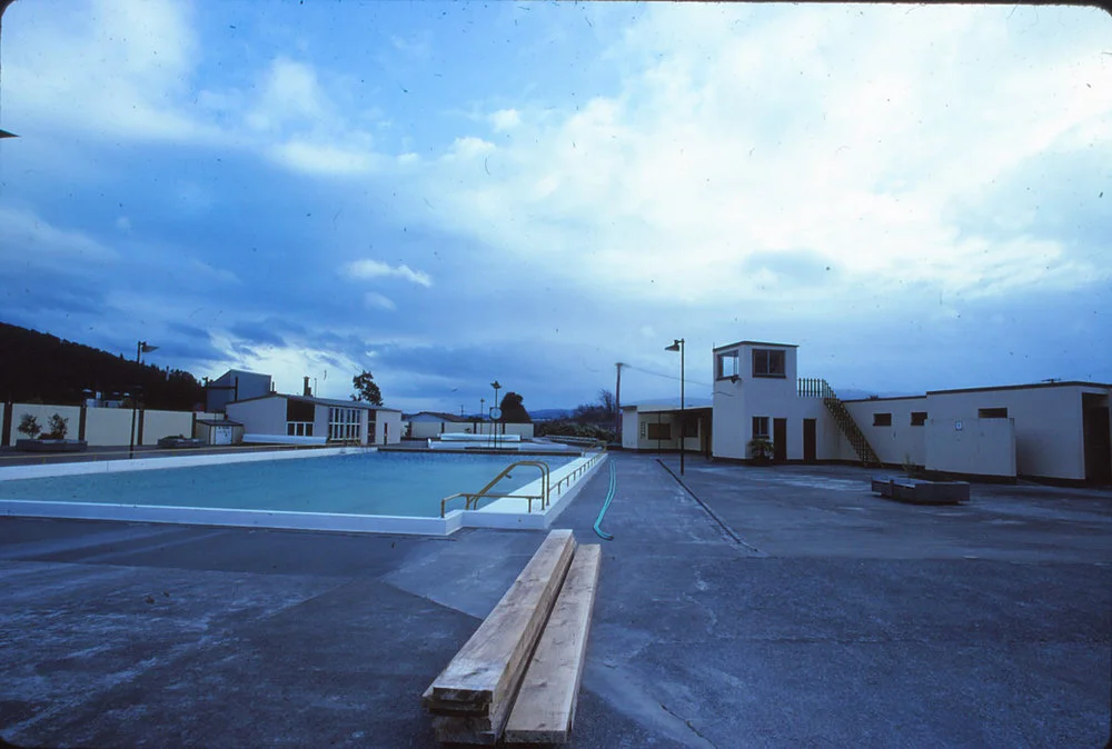 Maidstone Pool; Circa 1980s | Record | DigitalNZ