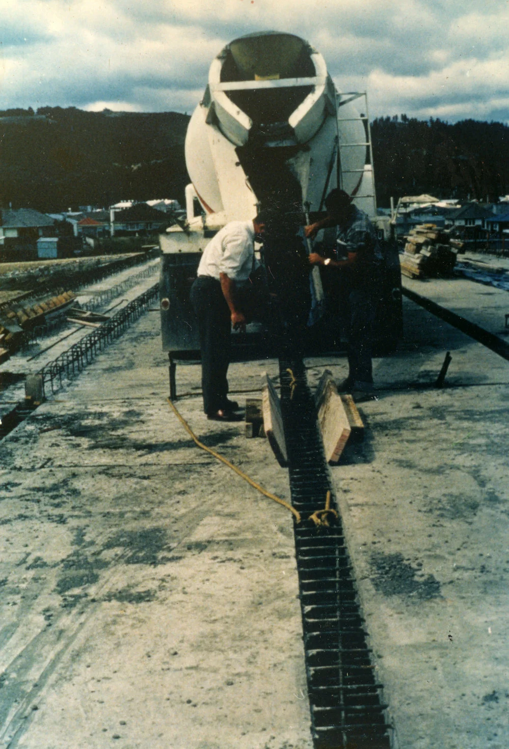 Totara Park bridge 16; deck beams; pouring concrete. | Record | DigitalNZ