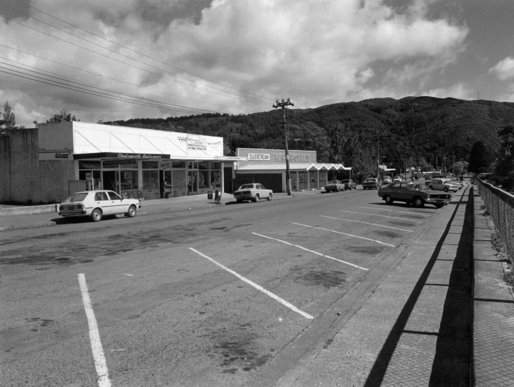 Whiteman's road, Silverstream; south side shops, looking west. | Record ...
