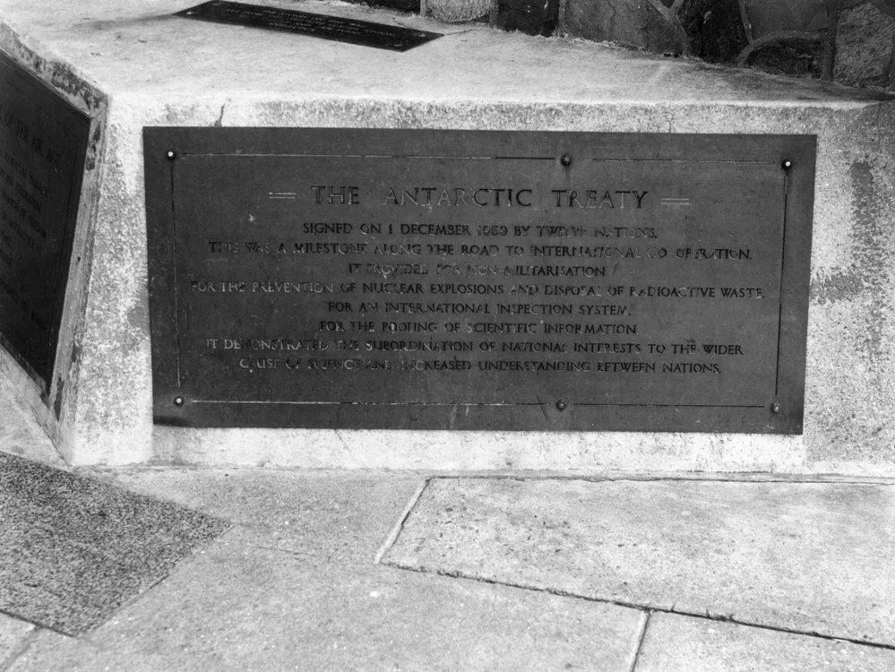 Byrd Memorial, Mount Victoria | Record | DigitalNZ