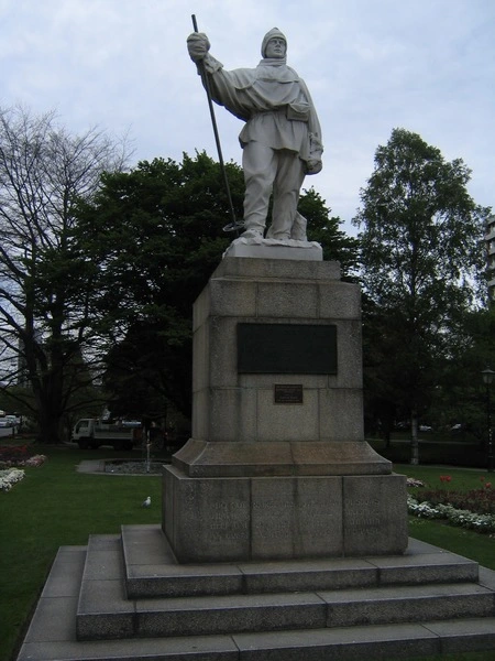 Robert Falcon Scott Memorial statue looking south | Record | DigitalNZ