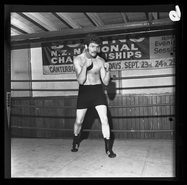 Boxer Billy Bell | Record | DigitalNZ